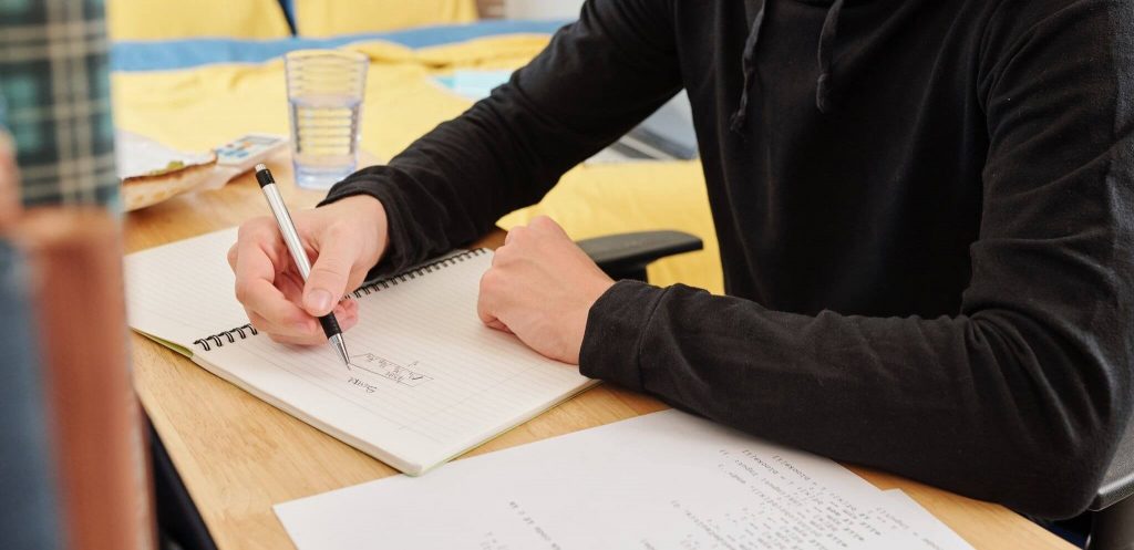 Palavras paroxítonas: confira o que são, regras e 45 exemplos!